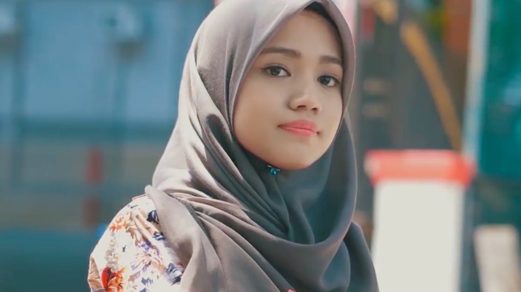Video ‘Amalina’ Ini Trending Di YouTube, Dan Kini Jumlah Tontonan ...